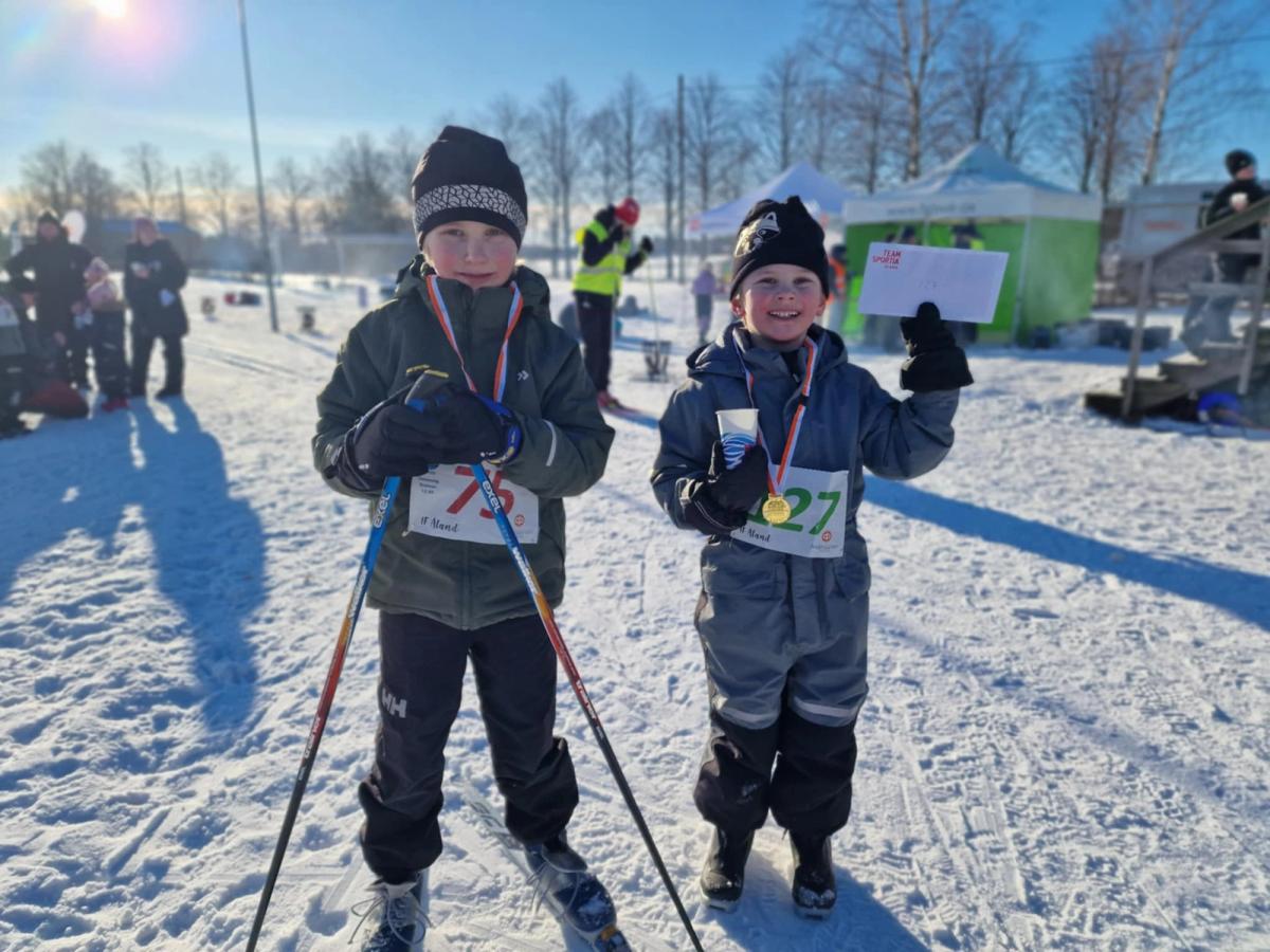 Strålande sol, bullar och massor med skidåkning – Barnens Vasalopp slog ...